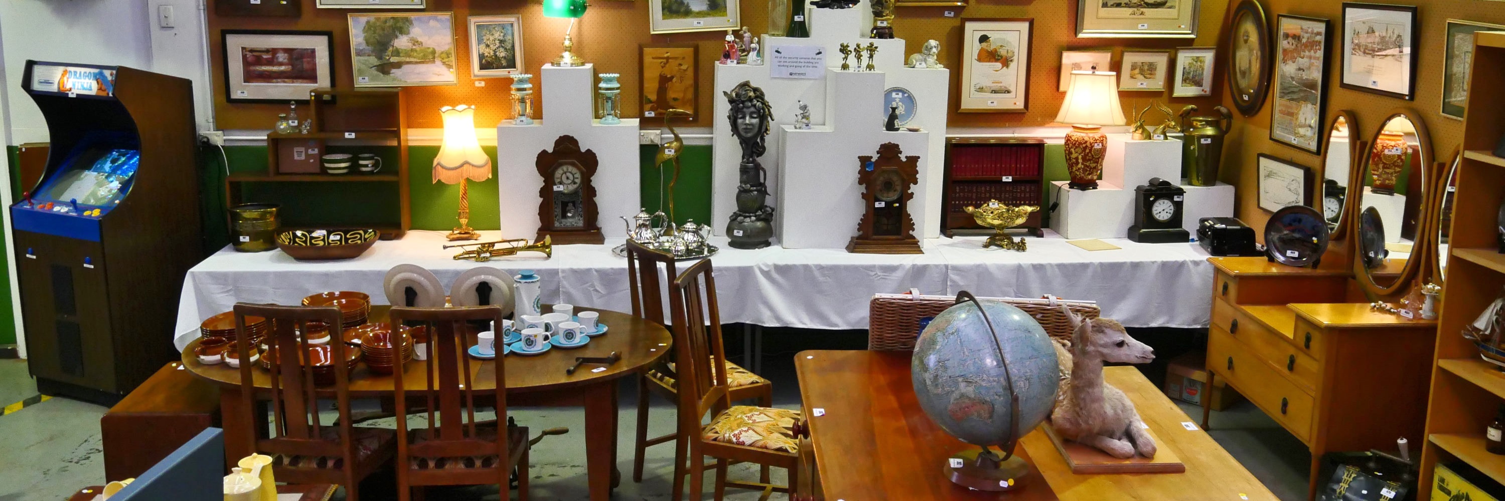 54 Vintage, Antique & Collectable Online Auction Catalogue | Haywards ...